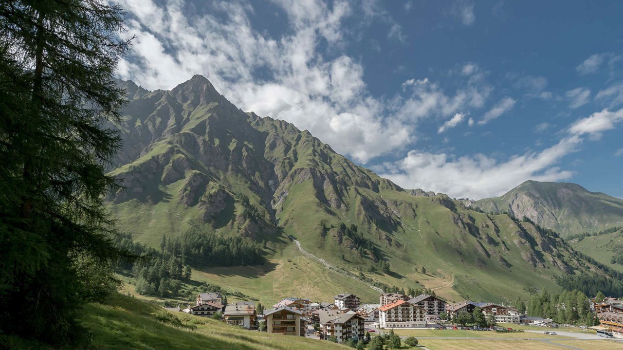 Enjoy Cross Border Views